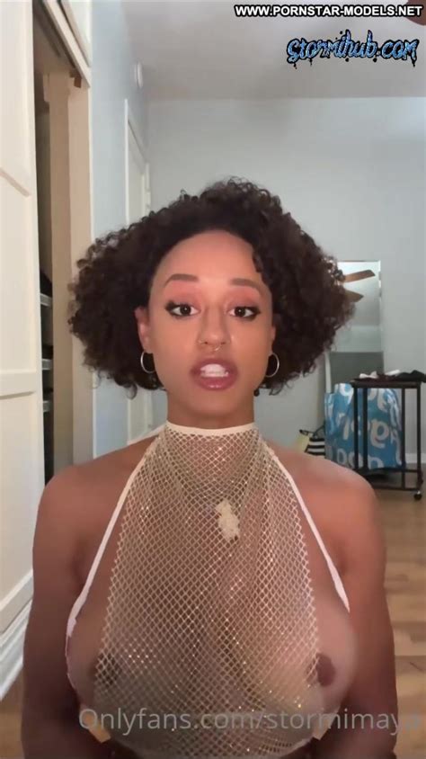 Stormi Maya Originally American Small Pose Player Pose Actress Caught