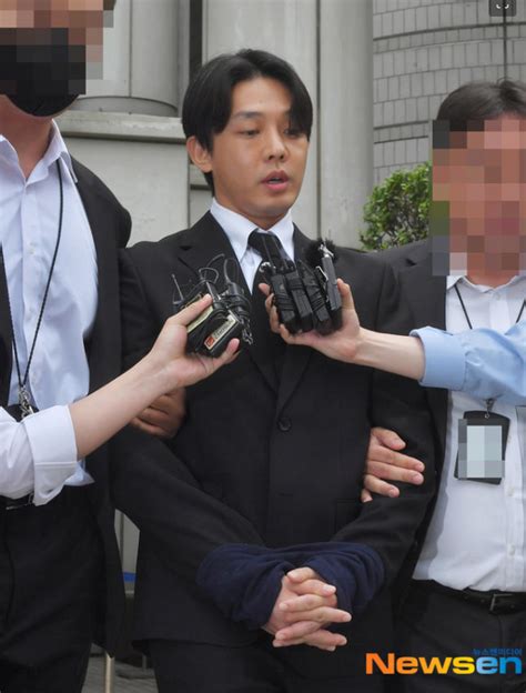 포승줄 묶인 유아인 유치장으로 “마약 후회하고 있다” 유머 움짤 이슈 에펨코리아