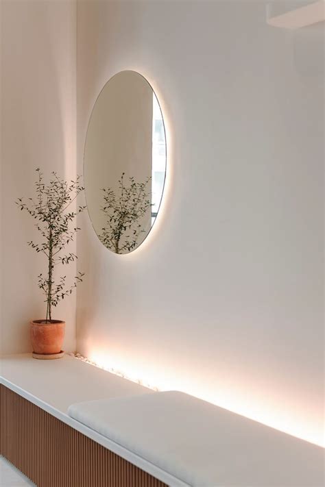 화이트and우드톤 깔끔하고 모던한 10평 피부관리샵 인테리어 인테리어 현관 벤치 현관 인테리어