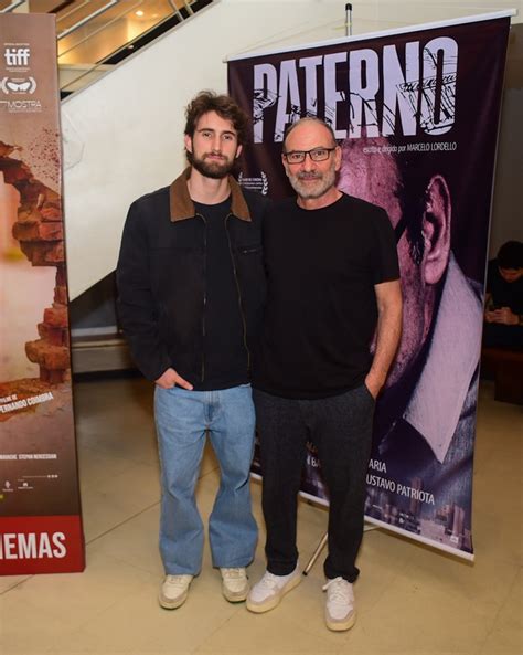 Marco Ricca Posa Com Felipe Ricca Seu Filho Com Adriana Esteves Em