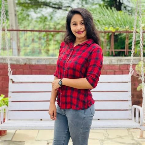 Shrashti Jain🖤 Shrashtijn • Threads Say More