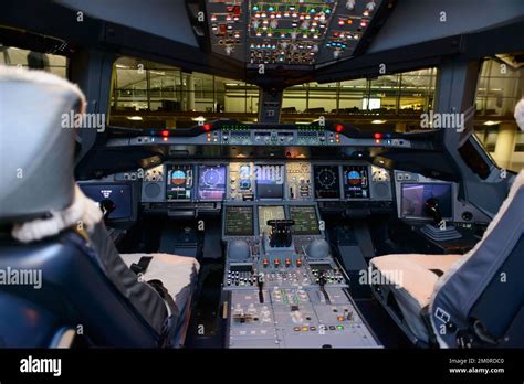Düsenflugzeug Cockpit Fotos Und Bildmaterial In Hoher Auflösung Alamy