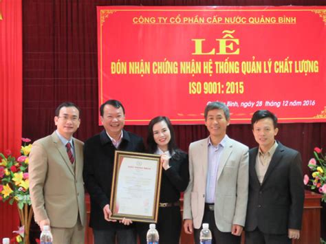 Công ty CP cấp nước Quảng Bình đón nhận chứng chỉ hệ thống quản lý chất lượng ISO