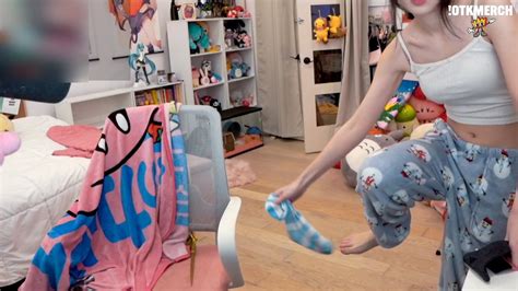 Emily Emiru Schunks Feet