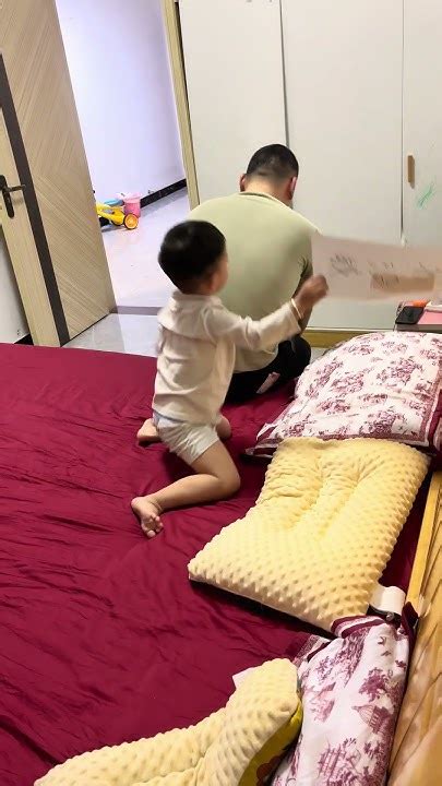 爸爸又要偷偷跑出去打麻将。调皮捣蛋的小家伙 父子日常 萌娃 搞笑视频 Youtube