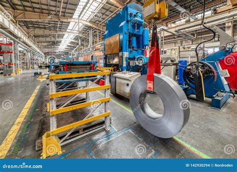 O Interior Da Loja Metal Rgica Empresa Industrial Moderna Foto De Stock Imagem De Metalurgia