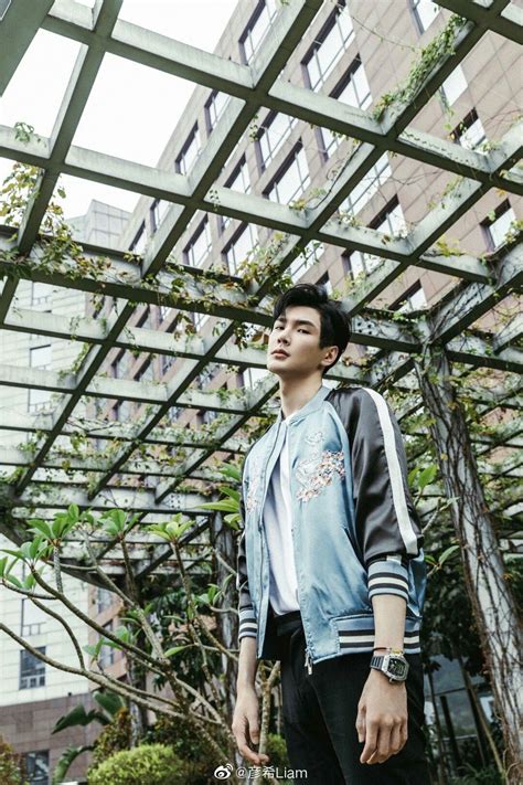 ปักพินโดย 吴宜丞 ใน Saixixi 希希 Chinese Actors