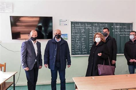 Вработените во Ванчо Питошески” Охрид немаат земено плата за декември а дојде време за