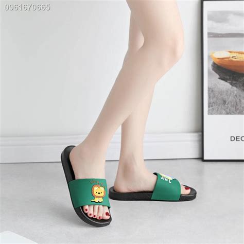 รองเท้าแตะชายบ้านฤดูร้อนในร่มบ้านลื่นทนนักเรียนหอพักผู้หญิงการ์ตูนน่ารักสวมรองเท้าแตะคู่