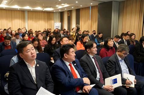 Хүүхэд хамгааллын бодлогыг хэрэгжүүлэх үндэсний сургагч багшийг бэлтгэж