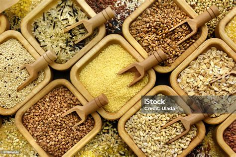 곡물 품종의 다채로운 혼합 귀리와 밀 쌀과 기장 메밀과 보리 퀴노아와 폴렌타 건강한 식단 배경을 위한 식품 성분 가득 찬에 대한 스톡 사진 및 기타 이미지 Istock