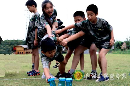 军事夏令营图片 学生暑期军训夏令营活动图片上海自强