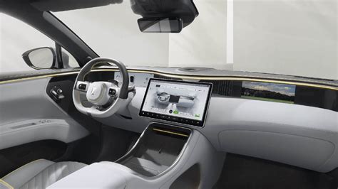 Avatr 11 Electric Crossover Suv Can Do 100 Km H In Under 4 Secs