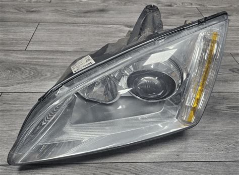 Focus Mk2 Adaptive Cornering Front Left Passenger Headlight Silver 2005