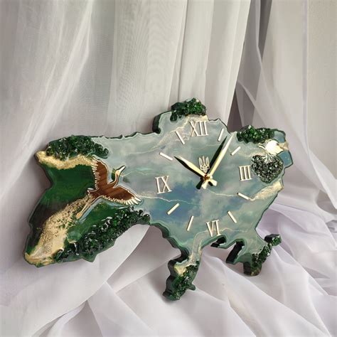 Настінний годинник з епоксидної смоли ручної роботи Карта України Смарагд 60 38 см Kl