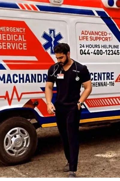 நடிகர் விஜயகுமார் பேரனா இது மருத்துவராக வெளியிட்ட முதல் புகைப்படம் மனிதன்