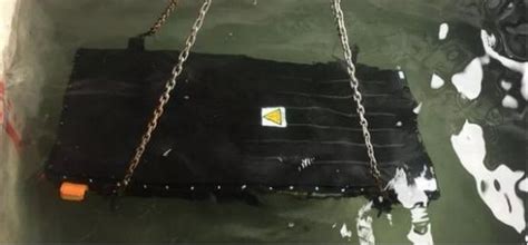 电瓶进水了还能充电吗 有驾