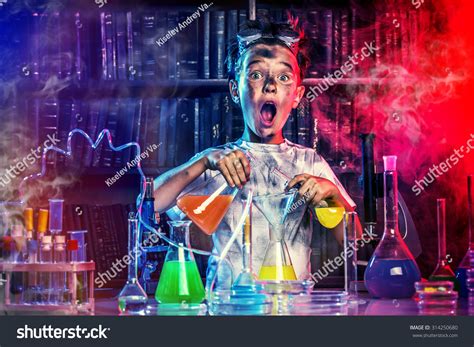 Lab Explosion Más De 2857 Fotos De Stock Con Licencia Libres De