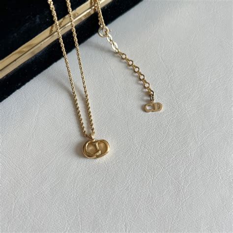 빈티지 디올 목걸이 예리 목걸이 당근 중고거래