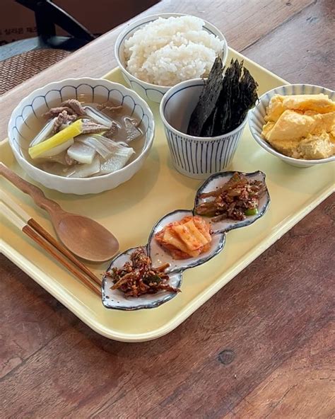 쿠진 오늘자 체고 반찬은 쥐포볶음🤙🏻 아몬드와 깨소금까지 듬뿍 넣어주니 짭조름과 달달 그리고 고소함까지 밥을 다 먹고서도