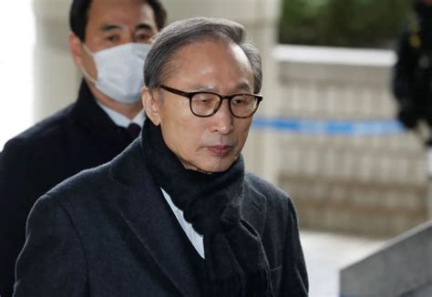 韩国前总统李明博贪腐案终审78岁的李明博获刑17年罚款130亿韩元 诸事要记 日拱一卒