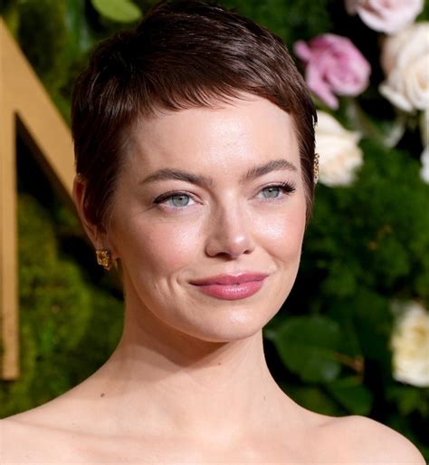 Emma Stone Debuts Chopped Pixie Cut At Golden Globes Purewow
