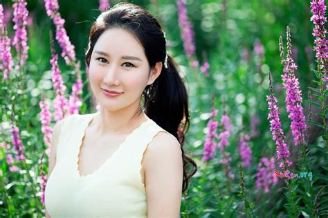 Model Cantik Siap Ditelanjangi Cewek Seksi Idaman