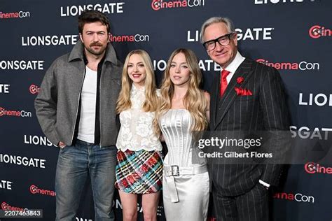 Brandon Sklenar Amanda Seyfried Sydney Sweeney Paul Feig At The