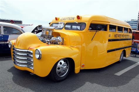 Muscle Car Collection Old School Bus Hot Rod Modified