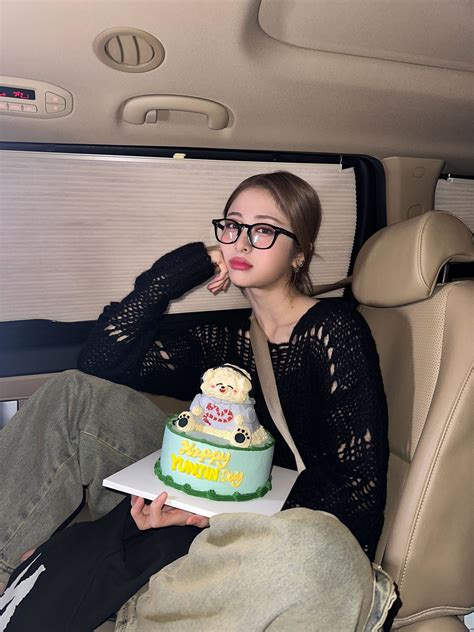 잡담 허윤진 진짜 사진 잘찍어 차에서 생일케이크 들고 힙한여자 인스티즈instiz 연예 카테고리