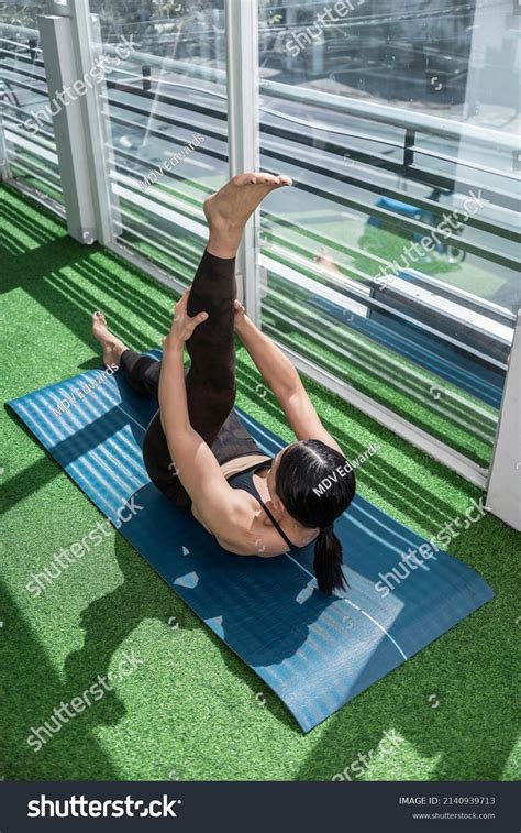 Fit Asian Woman Does Lying Hamstring Stock Photo 2140939713 Shutterstock