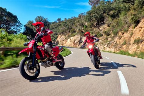 Motorrad Vergleich Gasgas Sm 700 2023 Vs Husqvarna 701 Supermoto 2023