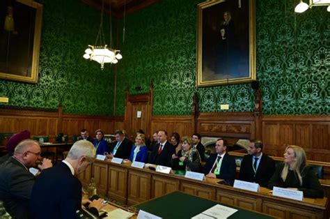 Претседателот на Собранието Гаши во Лондон на средба со Комитетот за одбрана Република