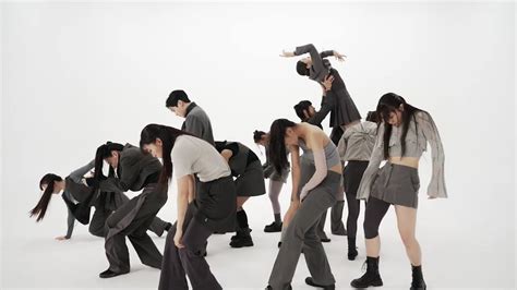 On Twitter 아무것도 없는 하얀 캔버스에 그림 그리는것처엄 흰배경 스튜디오에 안무로 그림을 그렸어 예술 그잡채야 모니카 천재