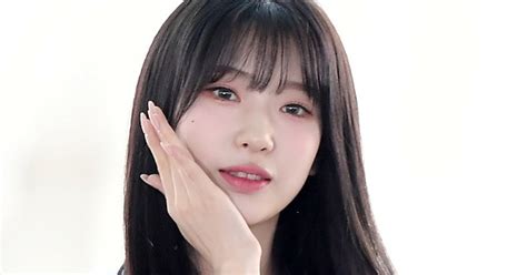 로켓펀치 수윤 예쁘게 볼을 감싸고[포토엔hd]