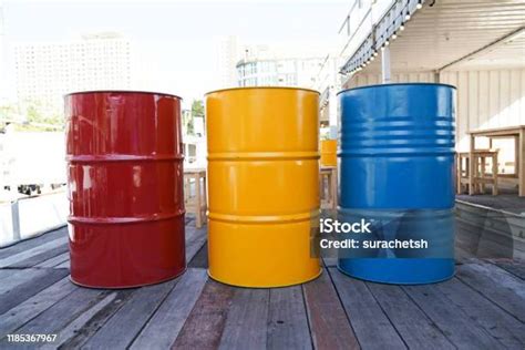 레드 옐로우 블루 갤런 장식 파티 이벤트 빈티지 스타일 그것은 관객 네트워크 영역에서 테이블 칵테일과 간식에 의해 사용됩니다 0명에 대한 스톡 사진 및 기타 이미지 Istock