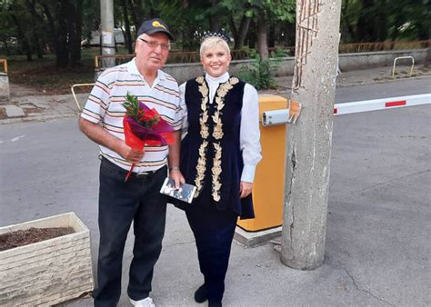 Николина Чакърдъкова получи изненада от най големия си фен в Разградско Вестник Екип 7