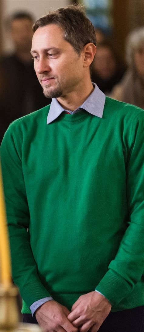 Вижте лицето на дипломата екзекутор Красимира Трифонова докато позира пред българския