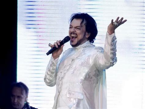 Русия забрани на Филип Киркоров Дима Билан и др да изнасят концерти