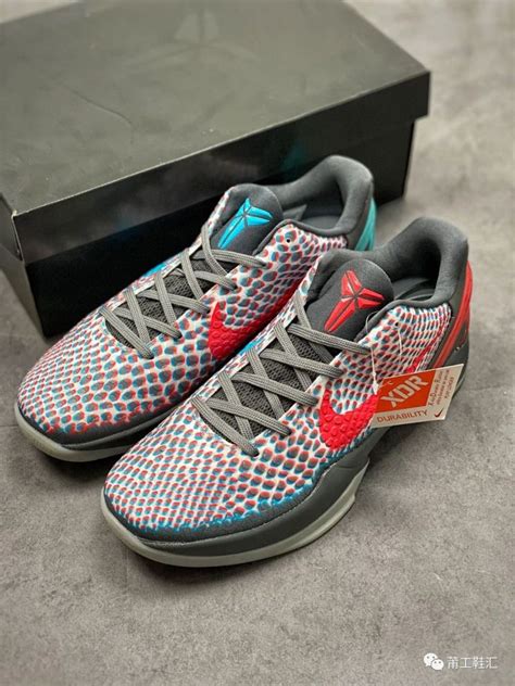 科比最经典的一双战靴上脚回头率超高耐克Kobe 6红蓝蛇纹开箱 腾讯新闻