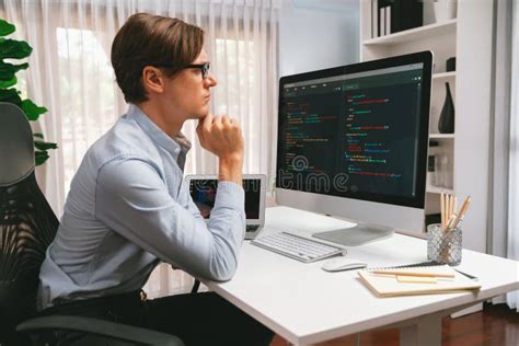 It Looking At Online Software Development On Pc Align Working Laptop