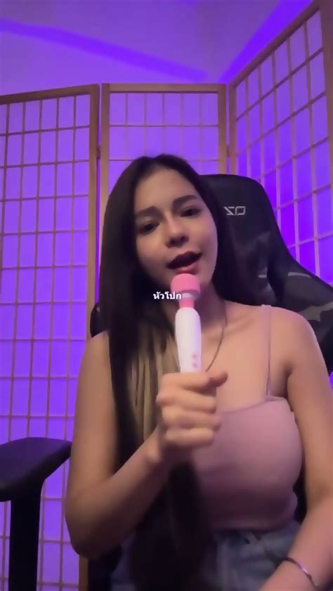 Pretty Brunette Solo