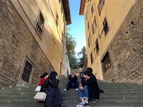 여행을 하면서 다양한 국적의 사람들과 얘기도 해보고 안녕 코리아 축제를 통해 한국을 알리는 활동도 하면서 외국인 친구들도 생겼습니다 141기 권민정님 아이쿠스