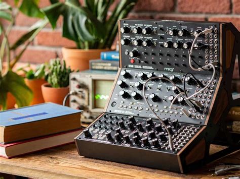 This Analog Synthesizer Offers 6 Different Sound Sources