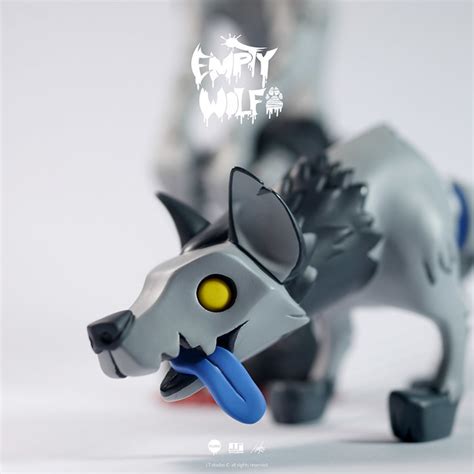 即便成了殭屍依舊是VETERAN J 最好的夥伴J T studio KUROEMPTYWOLF1 6 比例搪膠作品 灰色版 夜光版