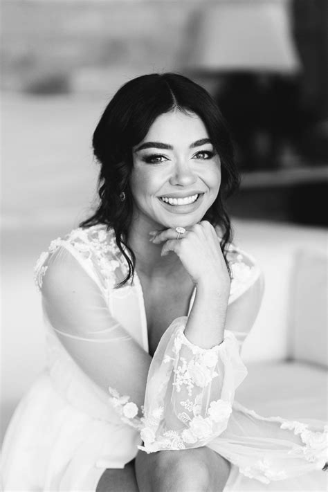 Sarah Hyland Wore Two Vera Wang Dresses For Her California Vineyard Wedding Artofit