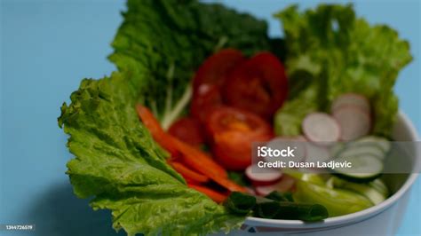 다양한 배경 색 건강한 라이프 스타일 여러 가지 색깔의 사진에 다채로운 과일과 야채의 스톡 사진 0명에 대한 스톡 사진 및 기타 이미지 Istock