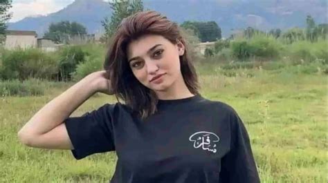 पाकिस्तान में एक और इन्फ्लुएंसर का Mms लीक दोस्त संग करती दिखीं