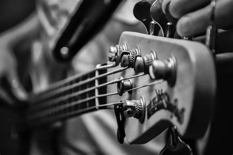 How To Tune A Bass Guitar Complete Tuning Guide And Methods