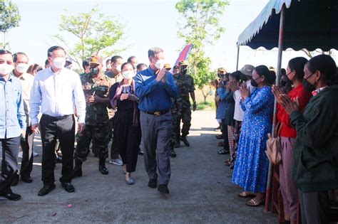 ឯកឧត្តម គួច ចំរើន និងលោកជំទាវ បានដឹកនាំគណៈប្រតិភូខេត្តព្រះសីហនុ ជួបសំណេះសំណាល